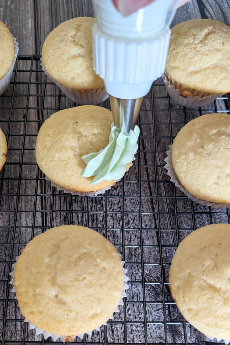 How To Make Flavored Cool Whip Frosting - Cents For Cookery